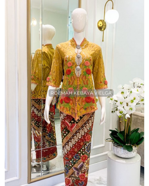 Kebaya Brokat