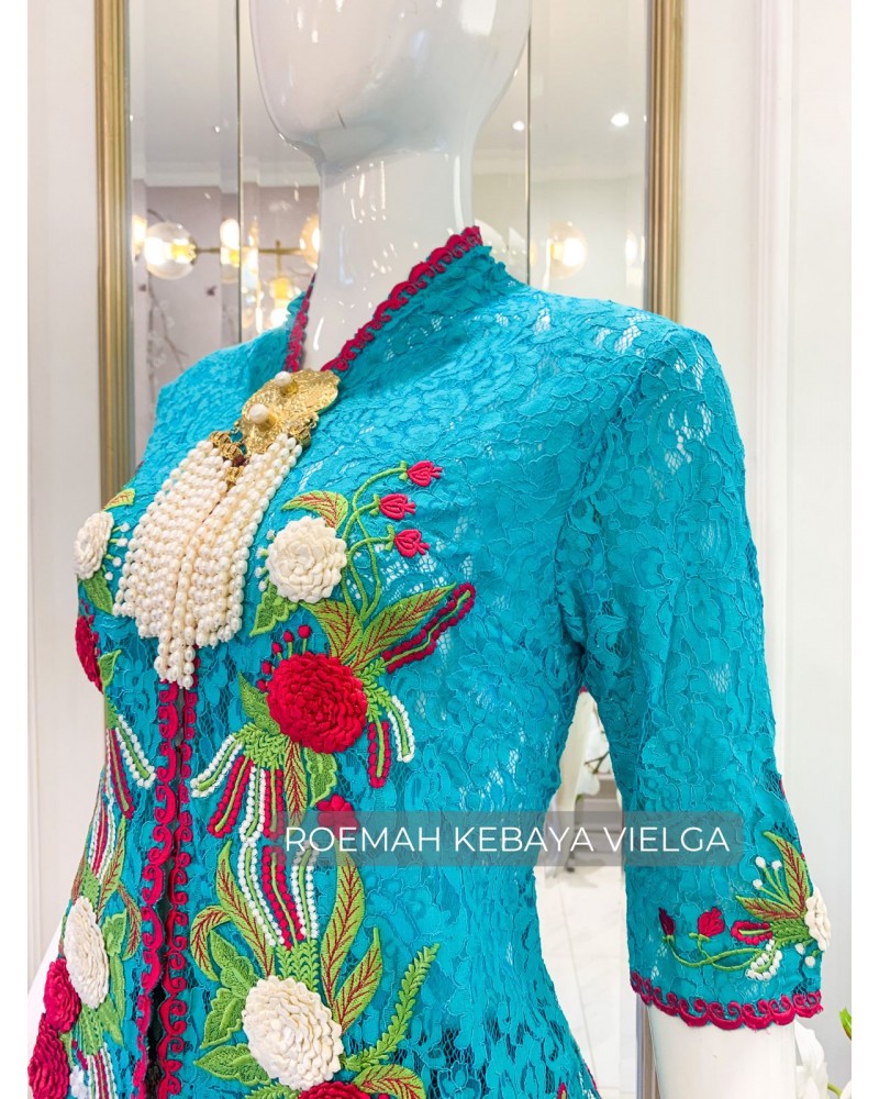Kebaya Brokat