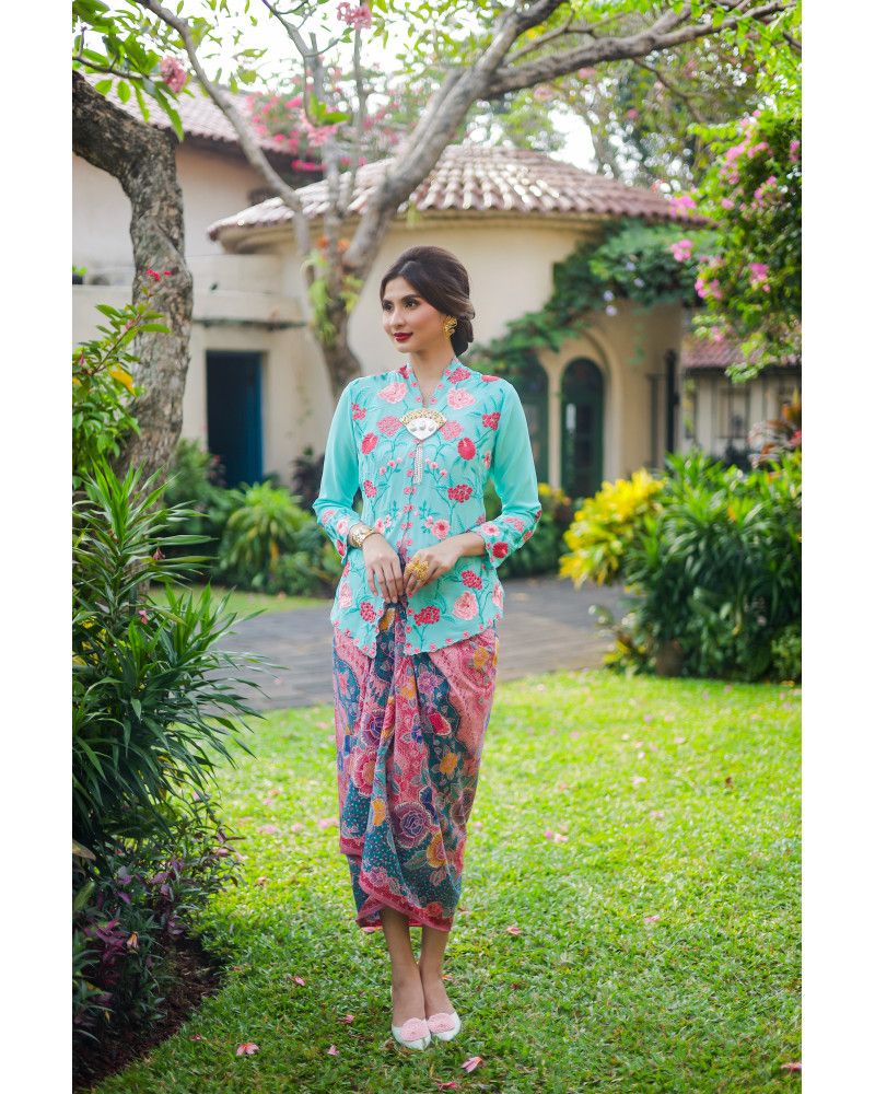 sell encim kebaya the latest models get the best prices 2024