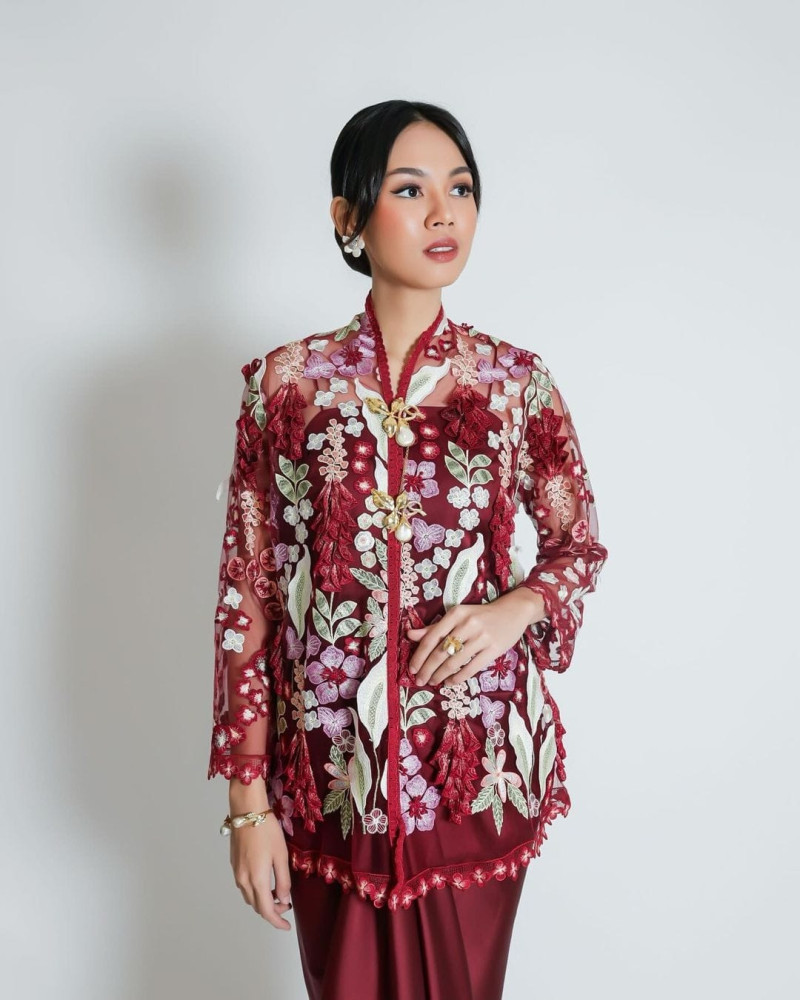 sell encim kebaya the latest models get the best prices 2024