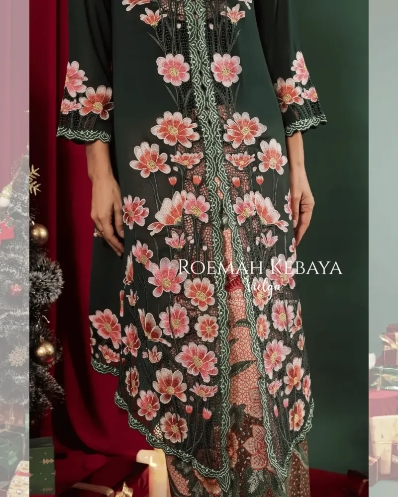 Kebaya Panjang Modern Motif Daisy Hijau Cantik dan Elegan